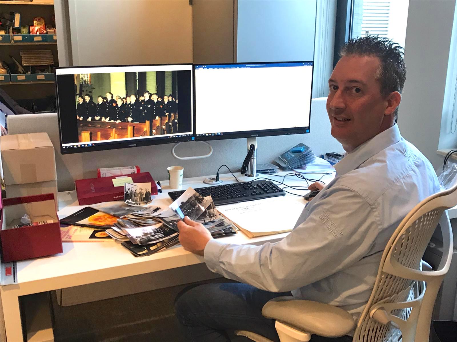 Brandweerman Mark zoekt foto's, krantenknipsels en informatie van ...